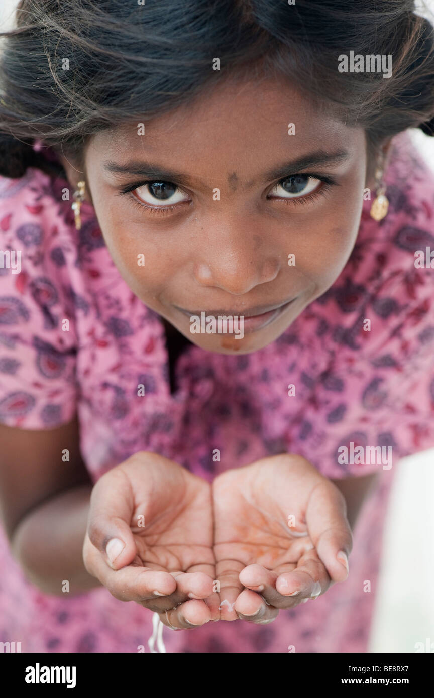 Indian girl with cupped hands drinking water Stock Photo - Alamy