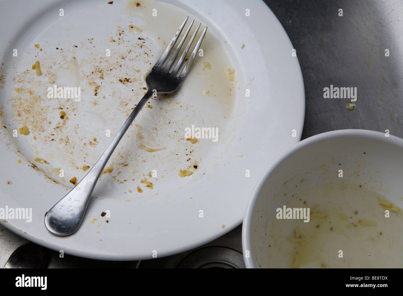 dirty dinner plates Stock Photo - Alamy
