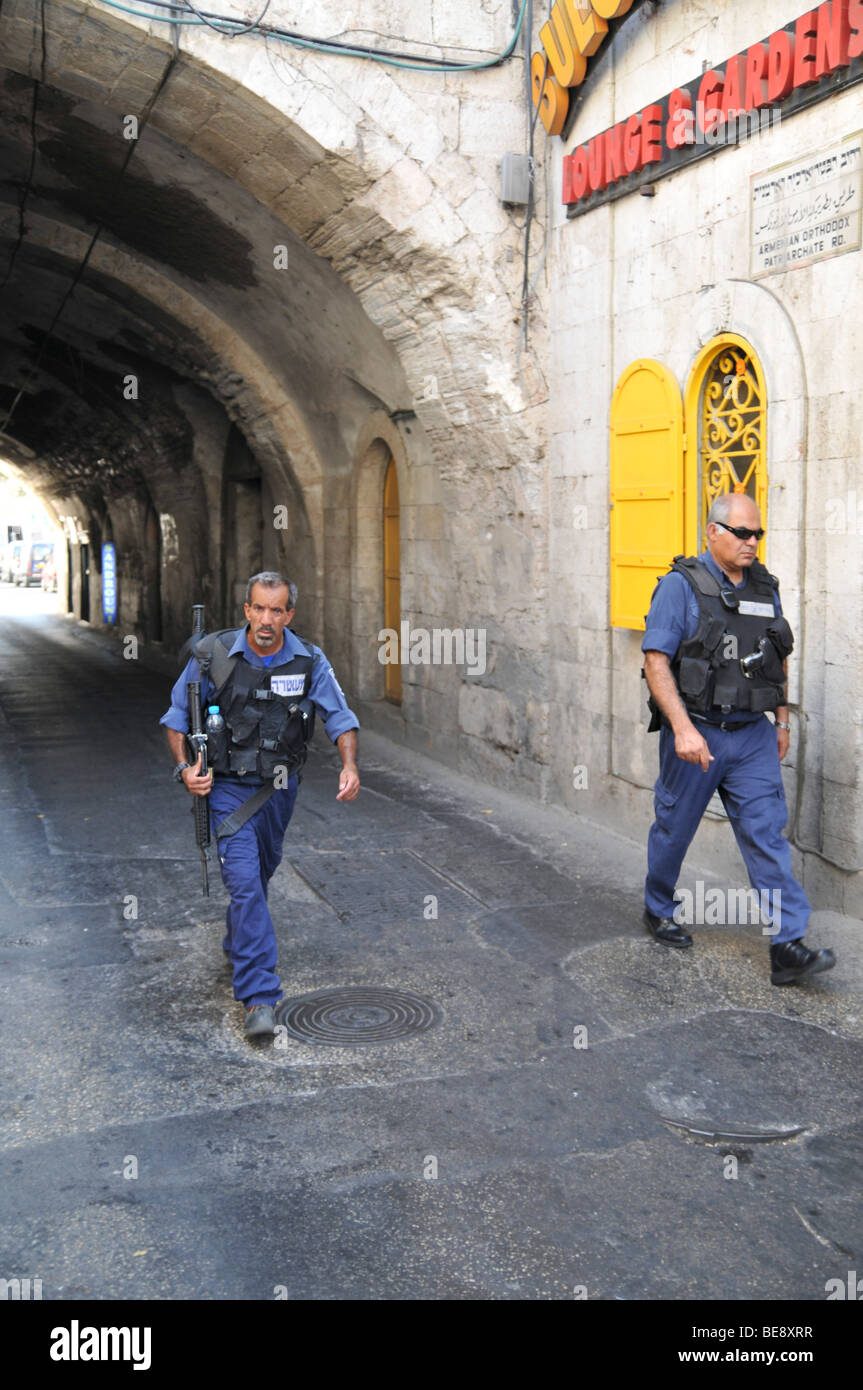 Israel police officers hi-res stock photography and images - Alamy