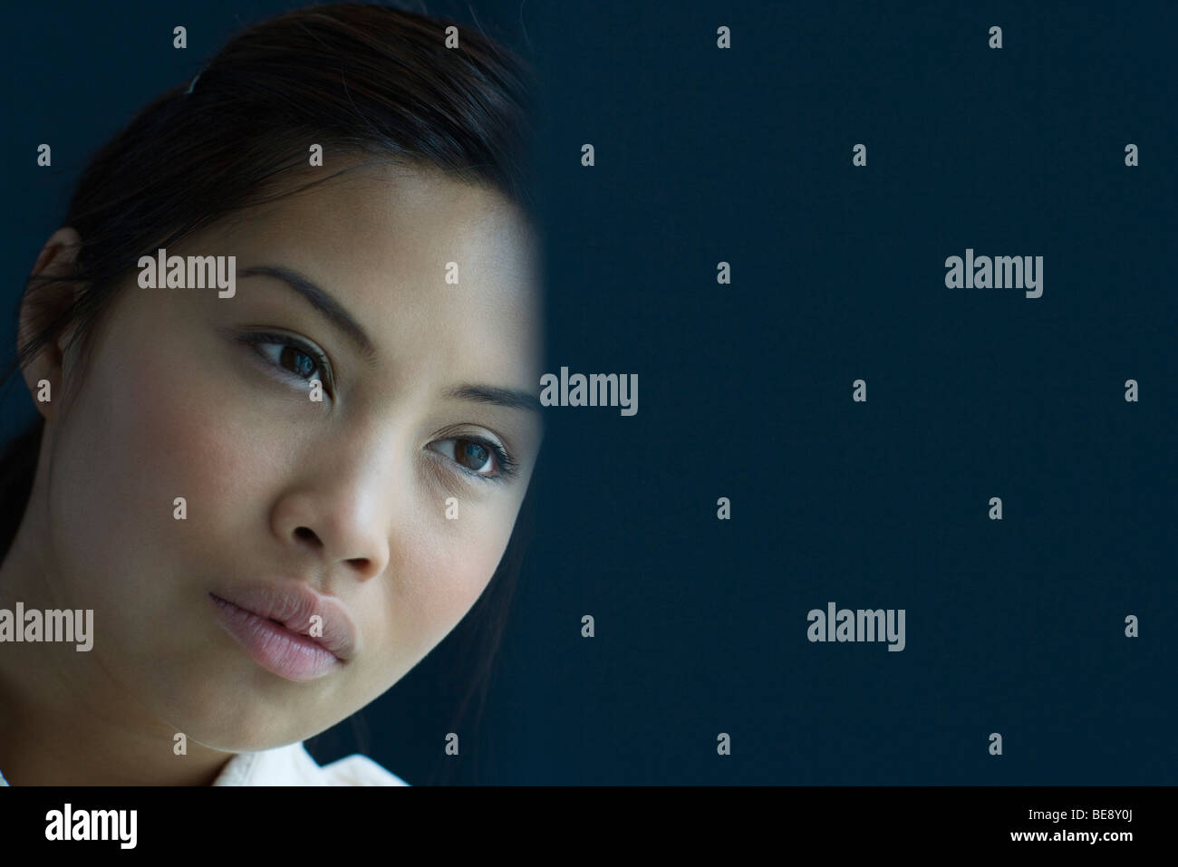 Woman looking away with interest Stock Photo - Alamy
