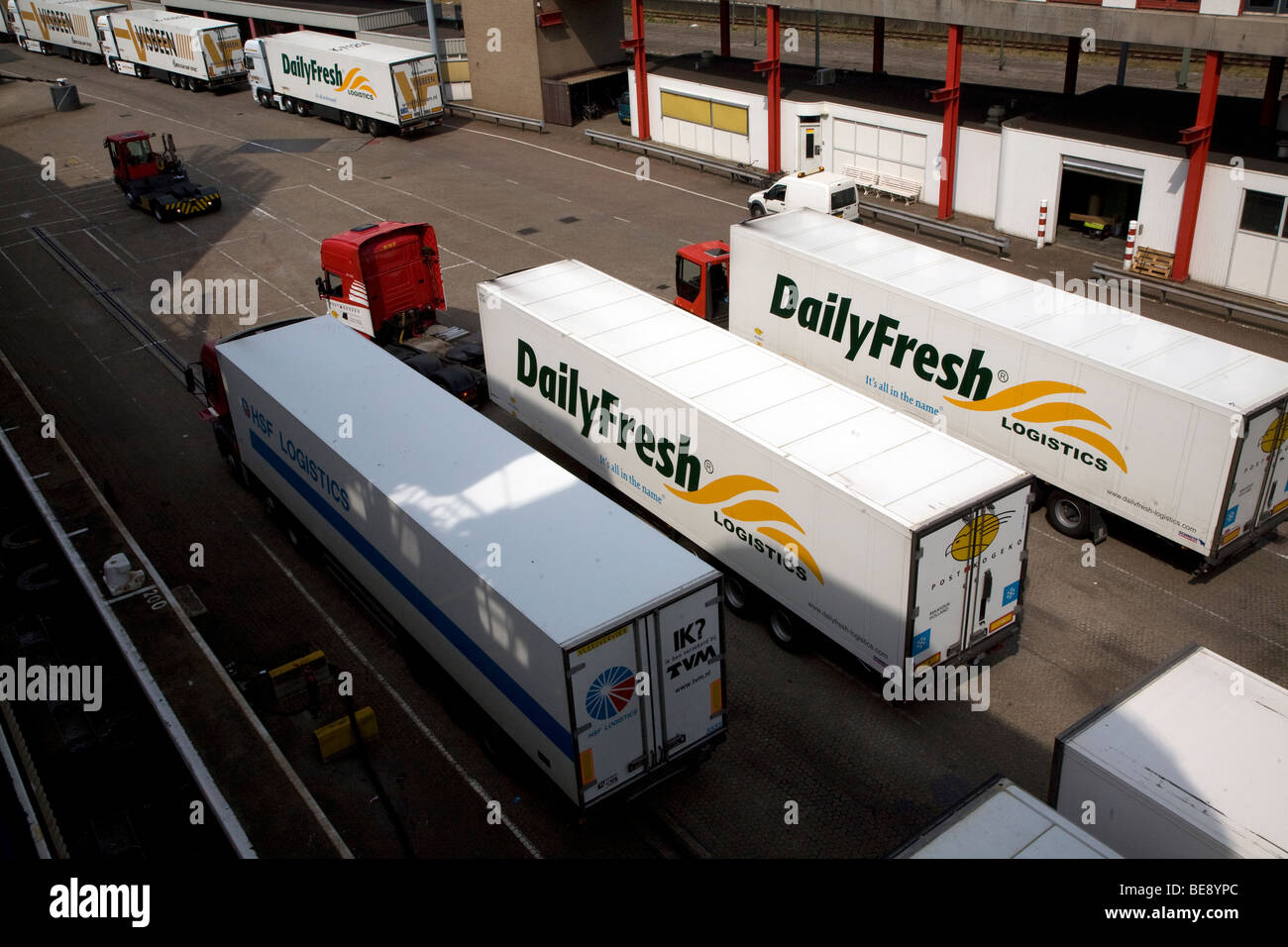Freight containers hi-res stock photography and images - Alamy