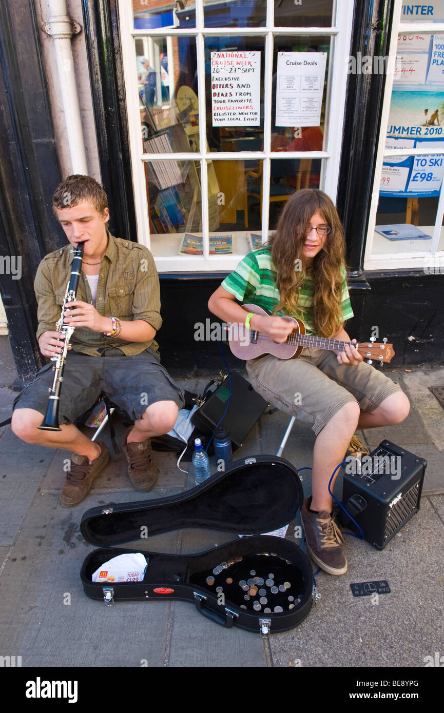 Entertainers busker buskers hi-res stock photography and images - Alamy