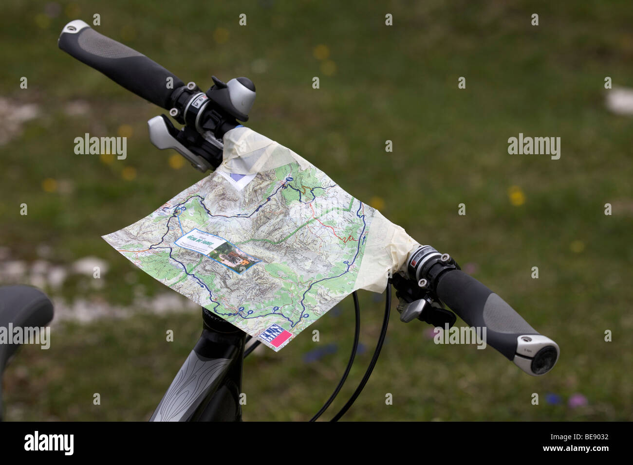 Bicycle road maps hi-res stock photography and images - Alamy