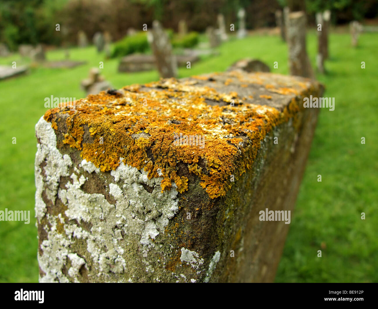 Gravestone tombstone cemetery graveyard hi-res stock photography and ...