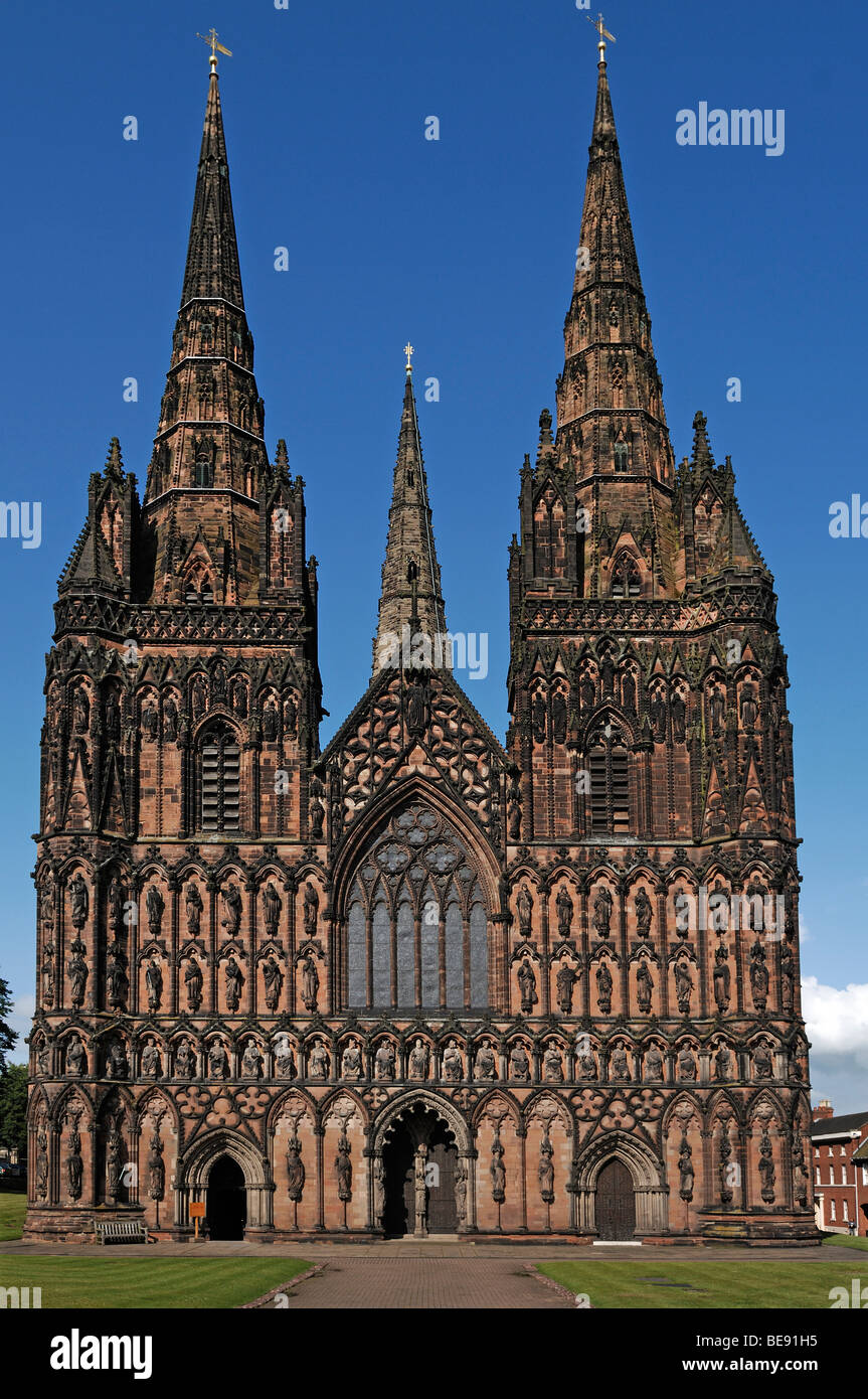 Main façade of Lichfield Cathedral, Decorated Style, English Gothic ...