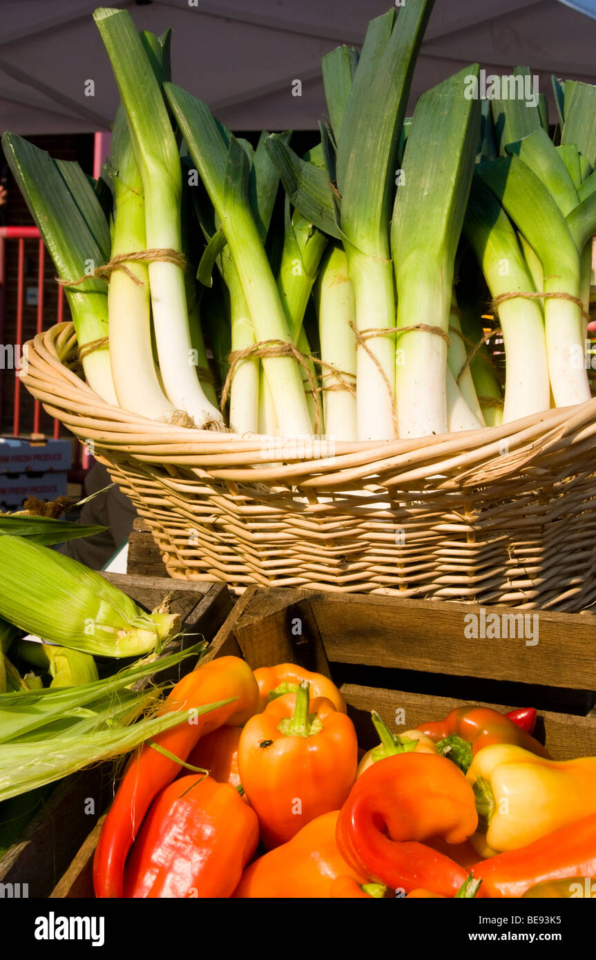 Leeks for sale at farmers market hi-res stock photography and images ...