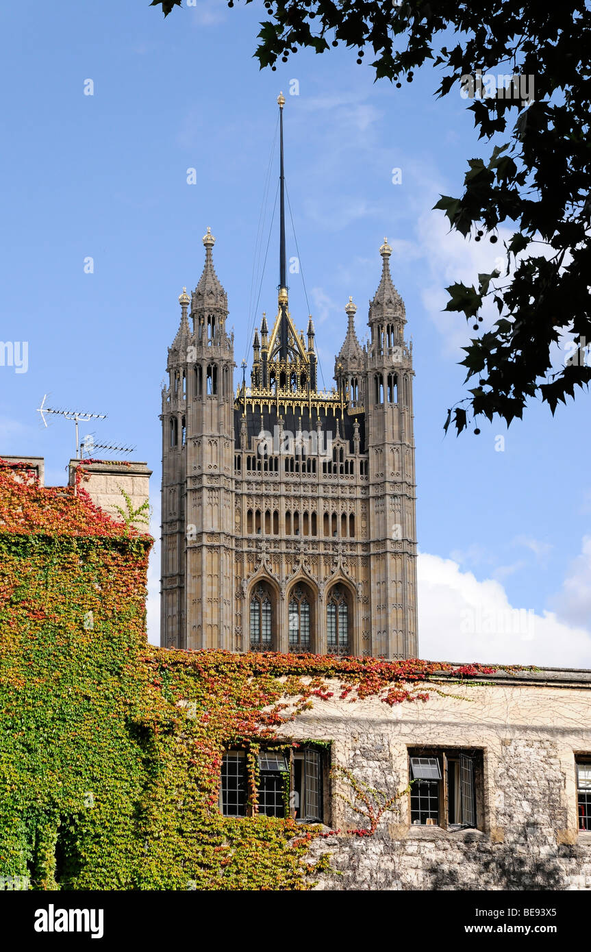 London houses parliament victoria tower hi-res stock photography and ...