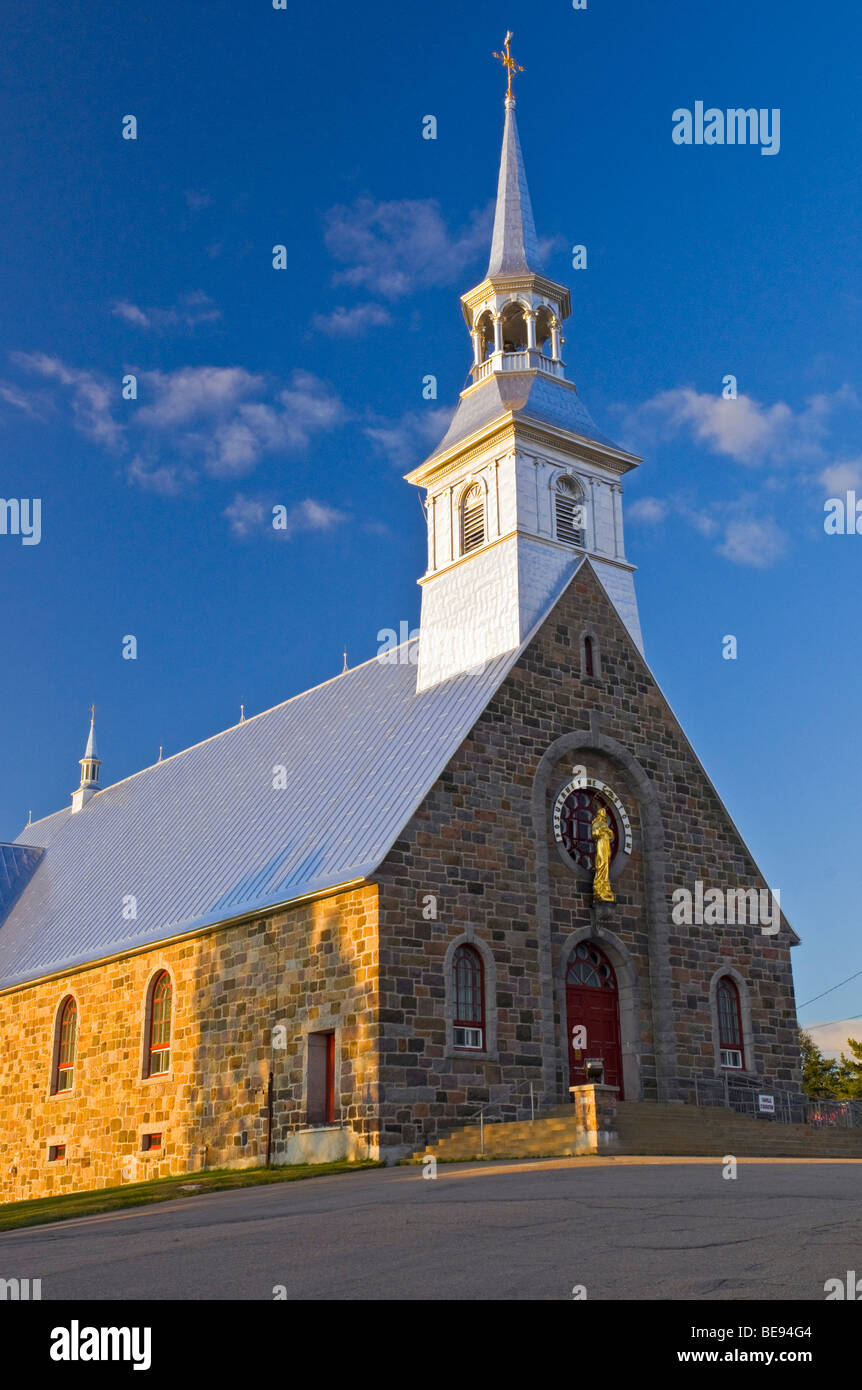Quebec churches hi-res stock photography and images - Alamy