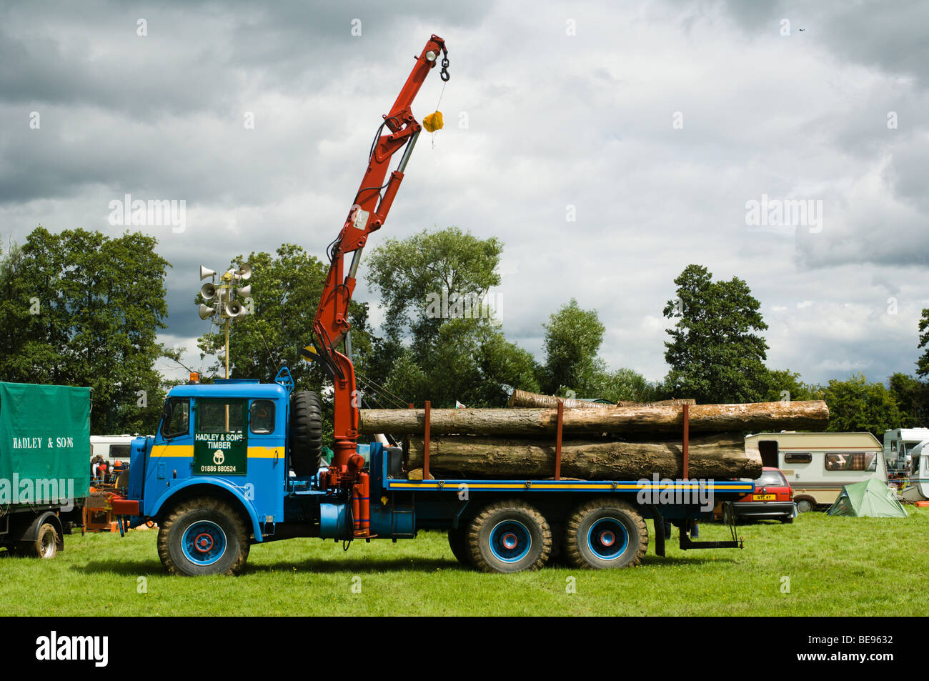 Timber trucks hi-res stock photography and images - Alamy