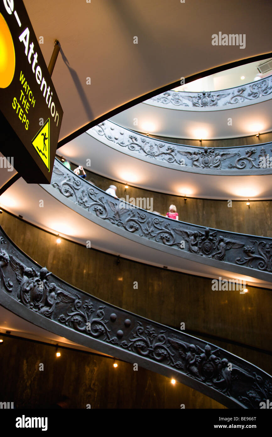 Tourists spiral ramp museum hi-res stock photography and images - Alamy