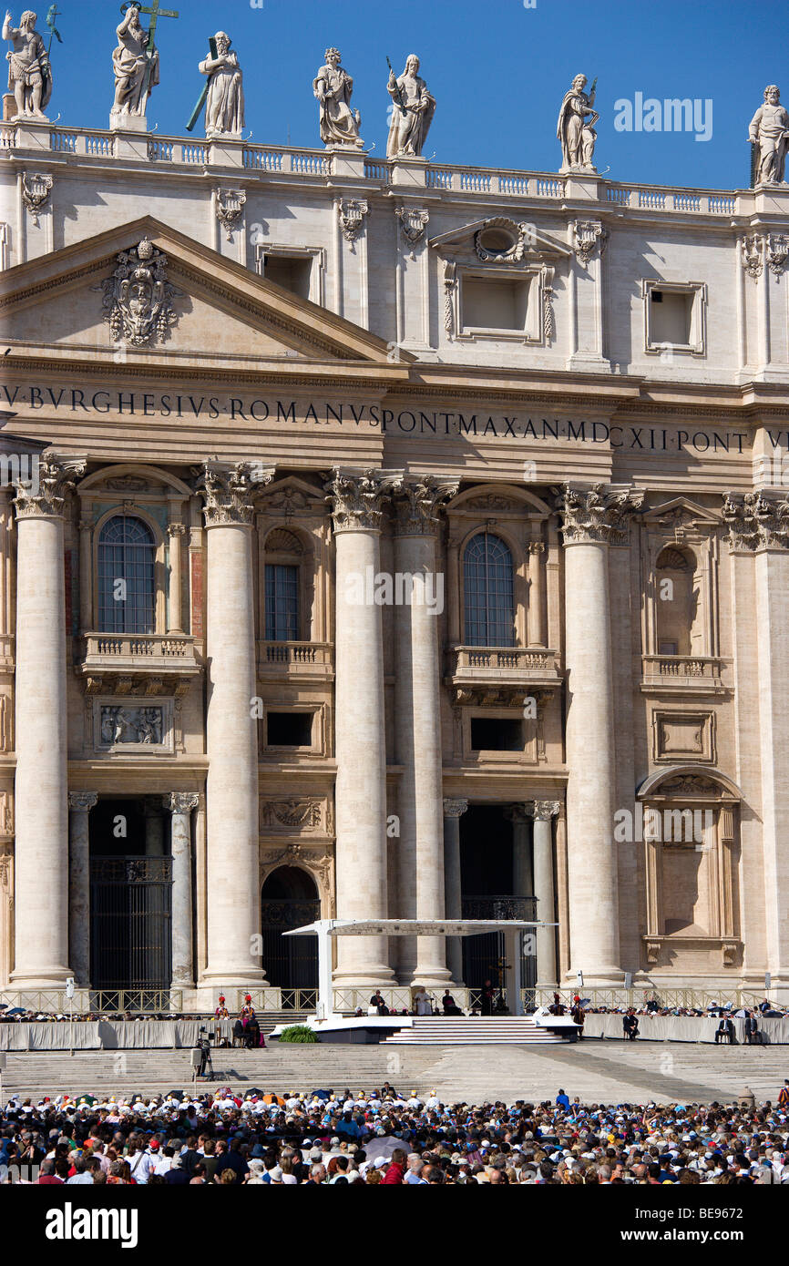 Cardinals under canopy hi-res stock photography and images - Alamy