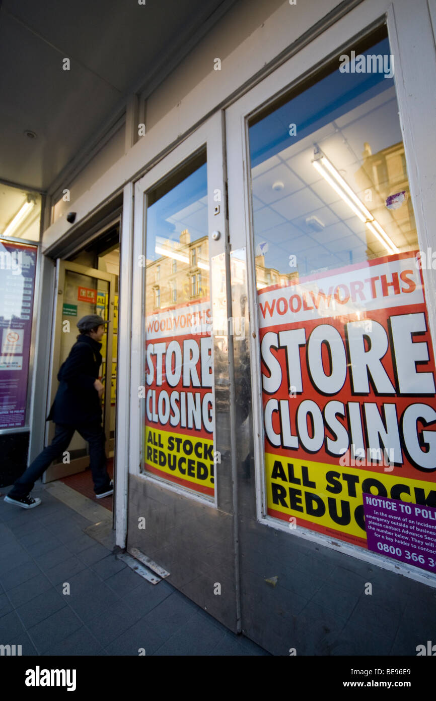 Woolworths store closing down Stock Photo - Alamy