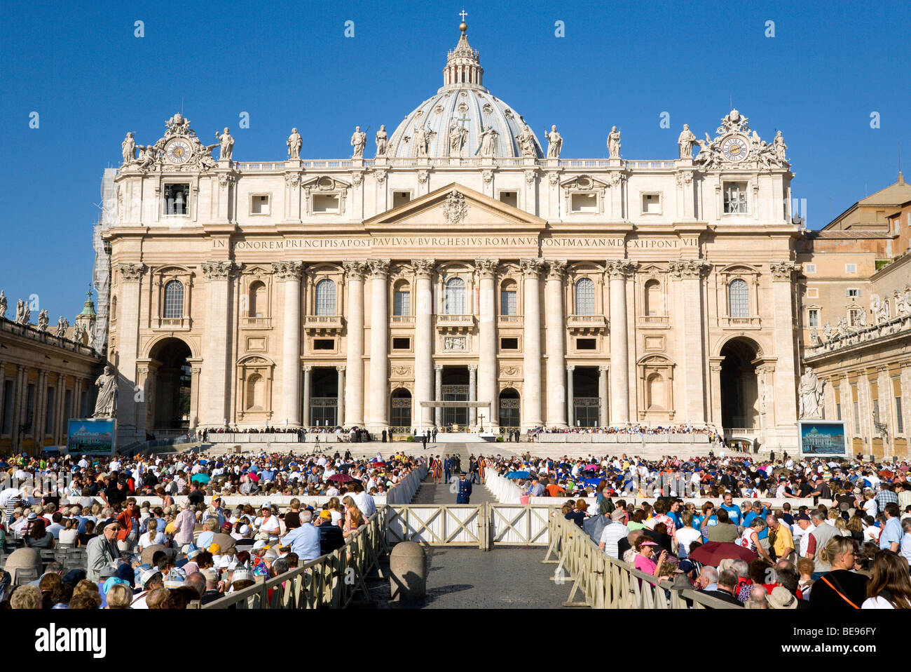 Papal basilica of saint peter in the vatican pilgrimage hi-res stock ...