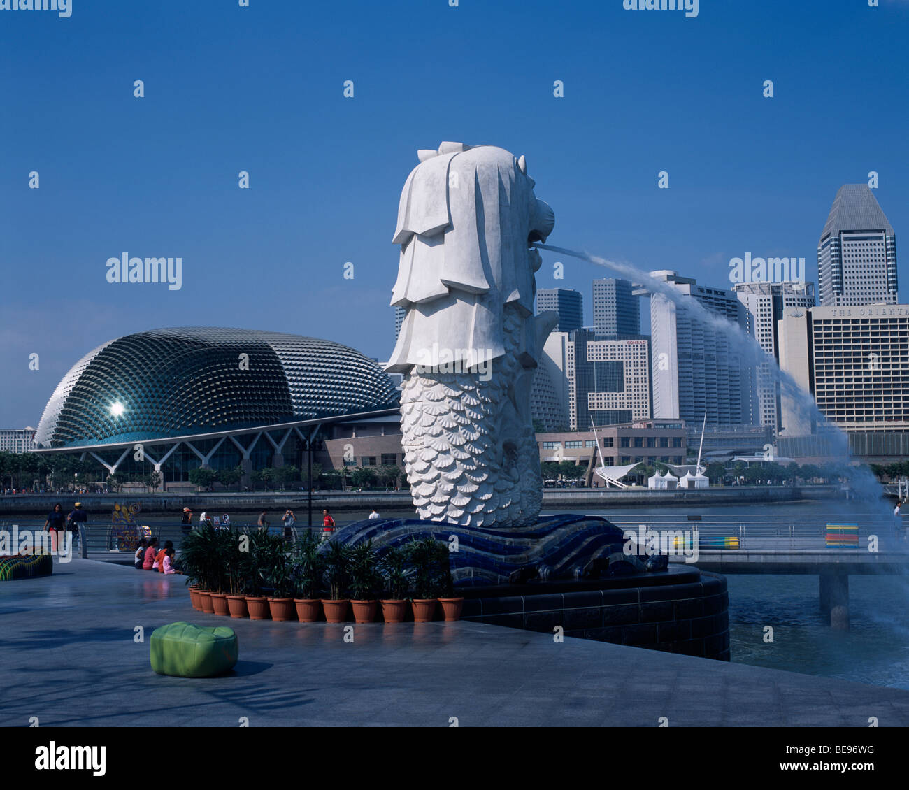 SINGAPORE Merlion Park The Merlion statue at the Merlion Park river ...
