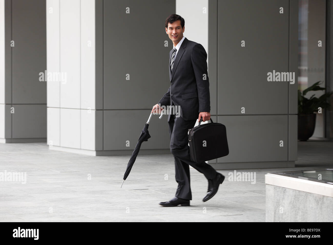 Full body man in business suit hi-res stock photography and images - Alamy