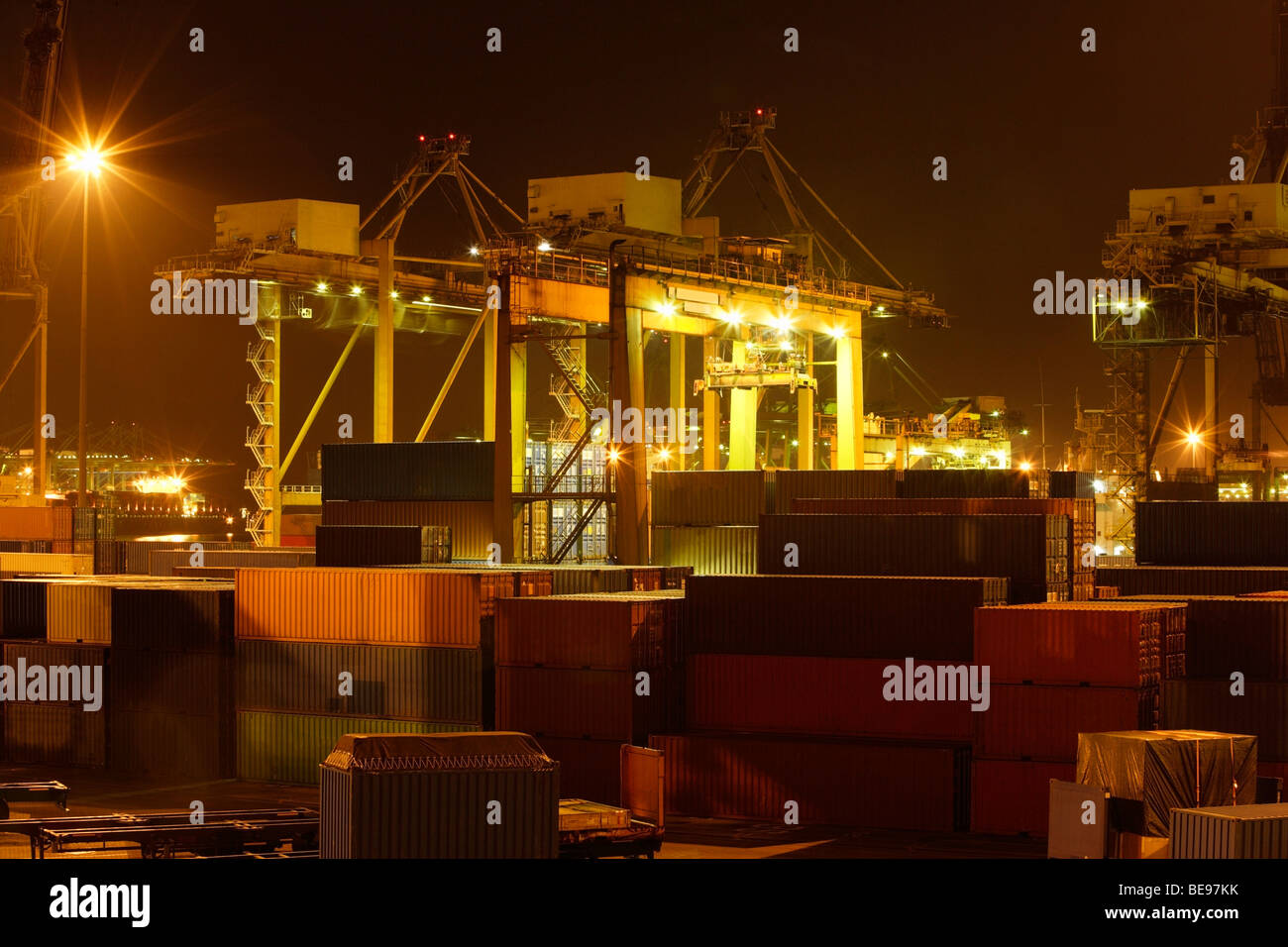 Singapore shipping containers hi-res stock photography and images - Alamy