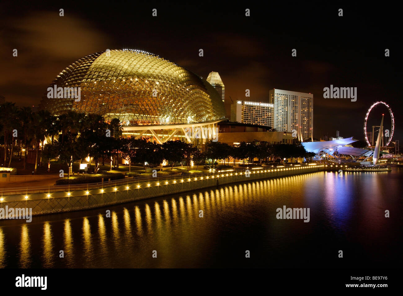 Night view of esplanade theater hi-res stock photography and images - Alamy