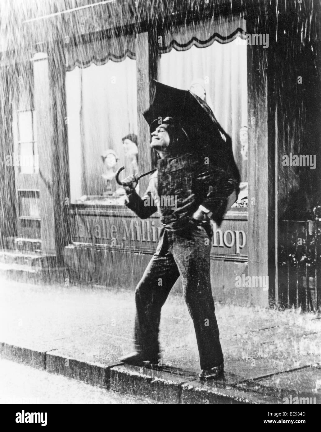 Gene kelly dancing hi-res stock photography and images - Alamy