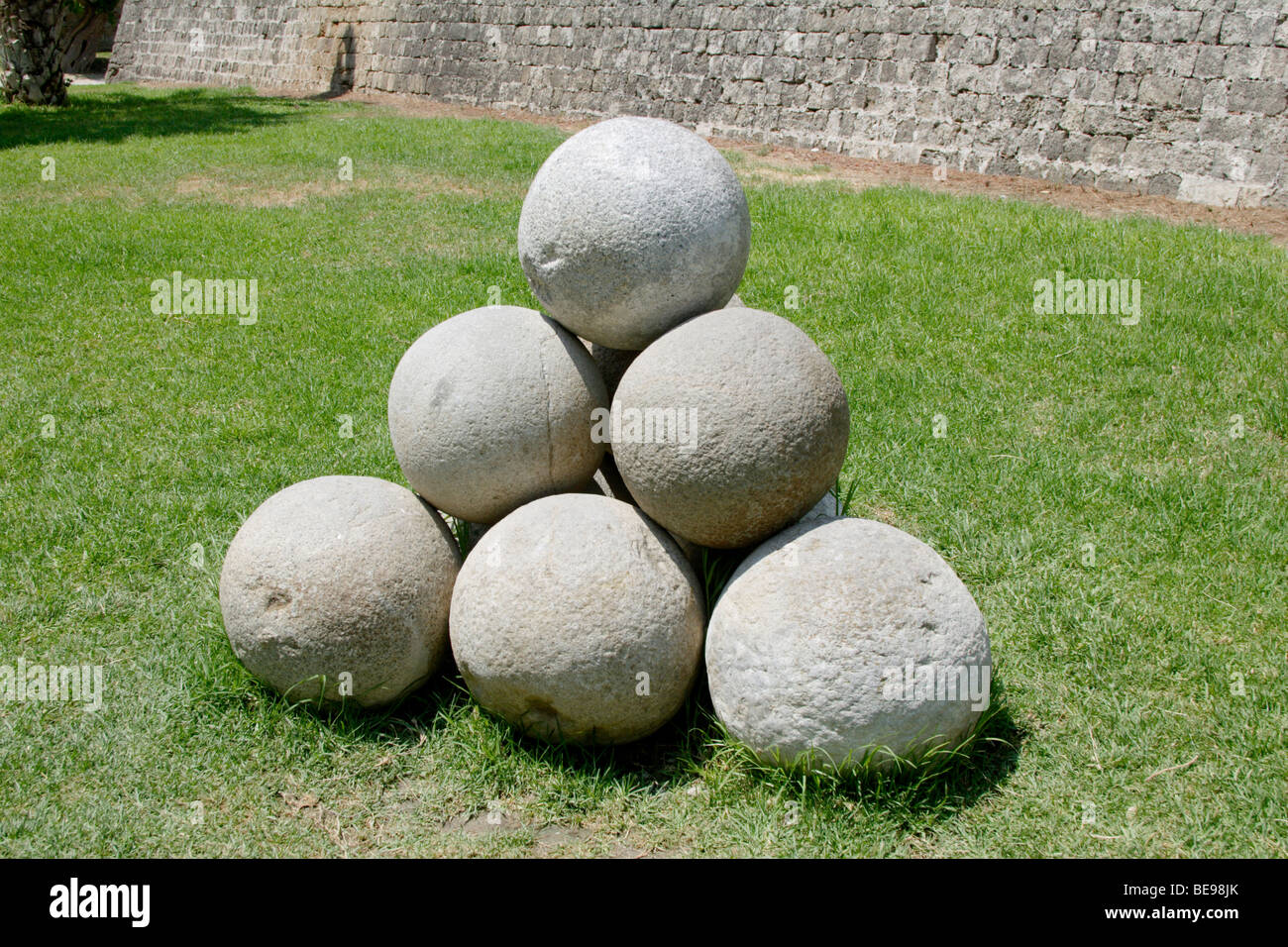 Greek canon balls hi-res stock photography and images - Alamy