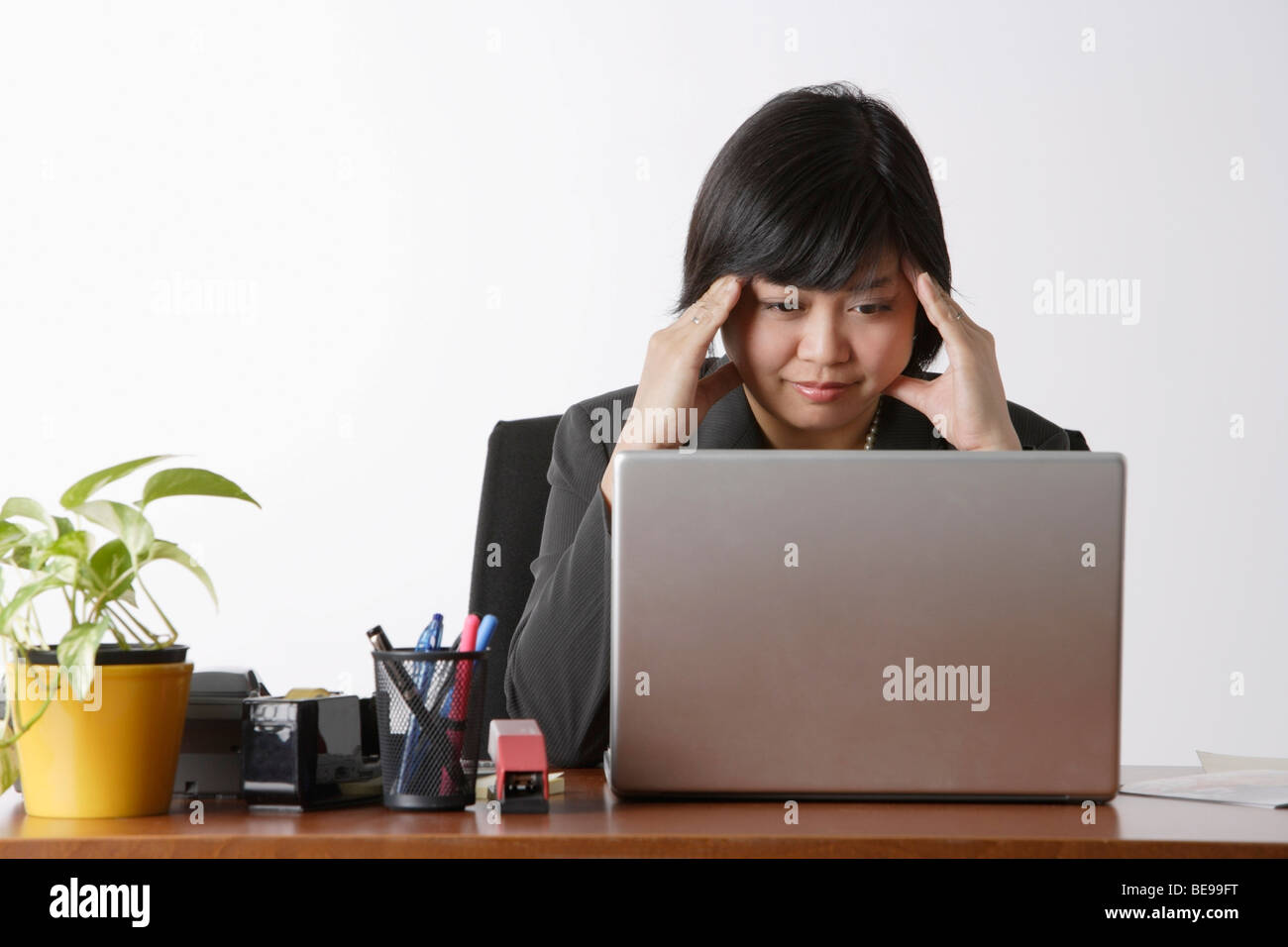 business woman looking stressed at computer Stock Photo - Alamy