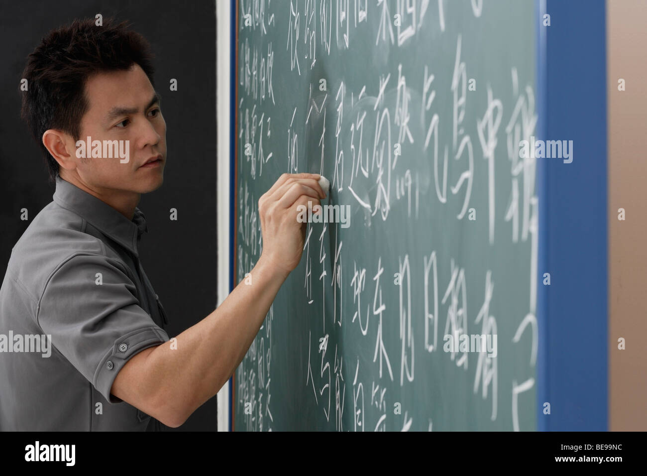 man writing Chinese characters on chalk board Stock Photo - Alamy