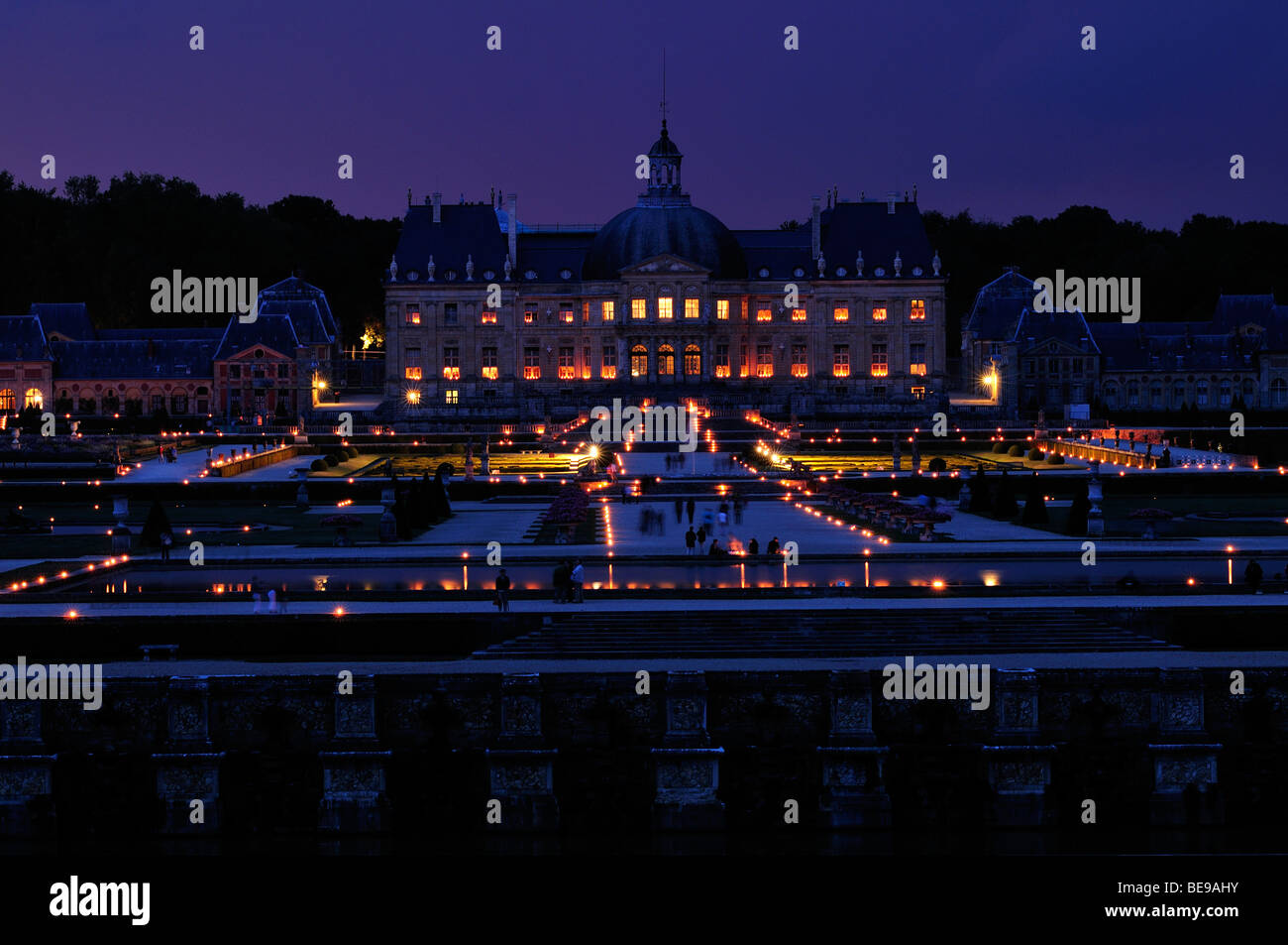 Vaux le Vicomte Chateau castle Candlelight evening Stock Photo - Alamy