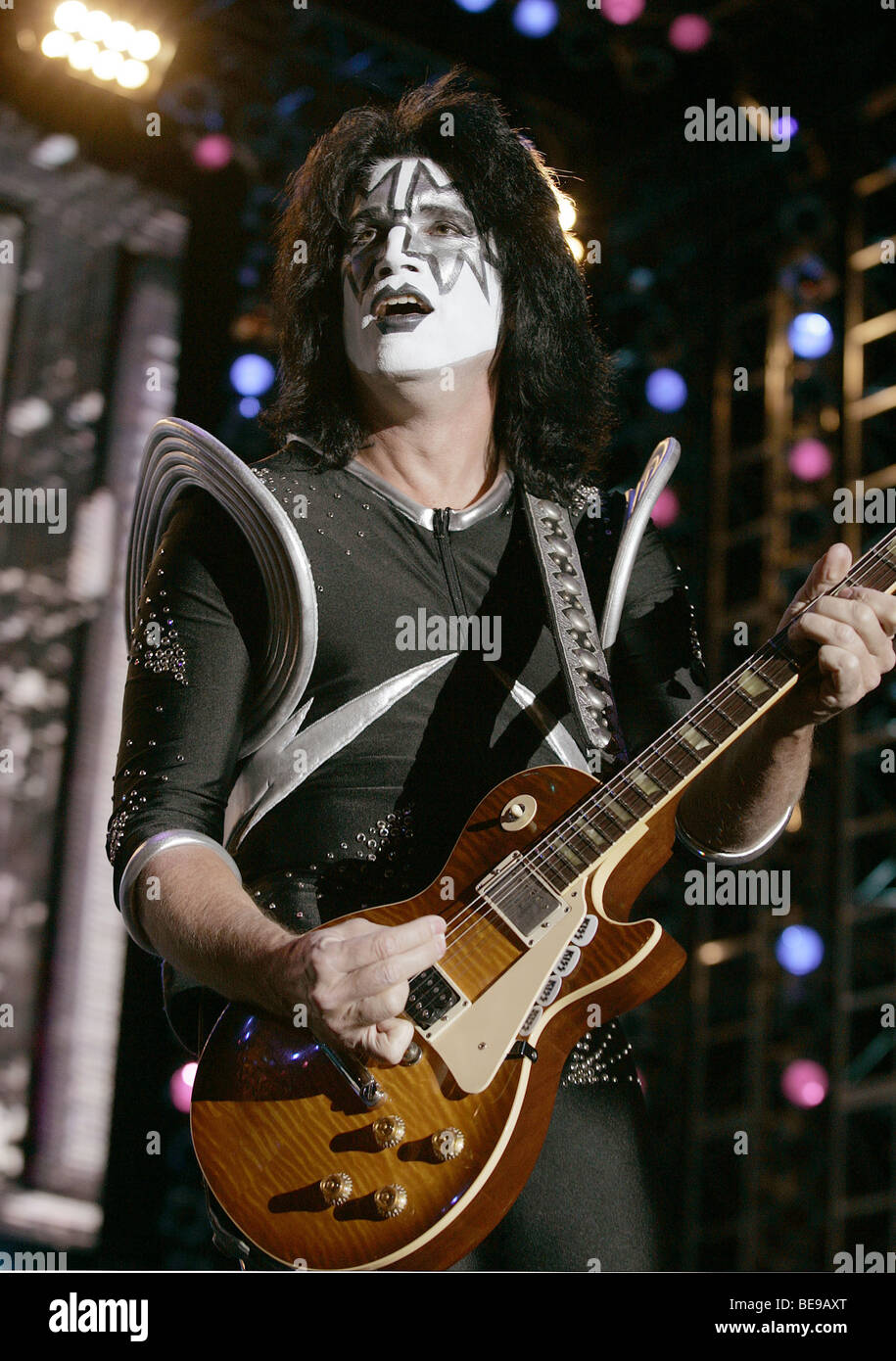 Kiss band hi-res stock photography and images - Alamy