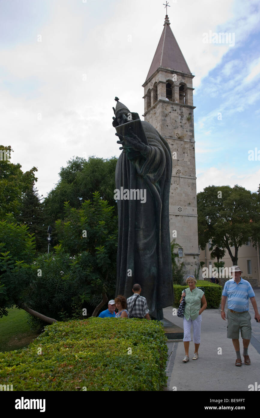 Split croatia statue hi-res stock photography and images - Alamy