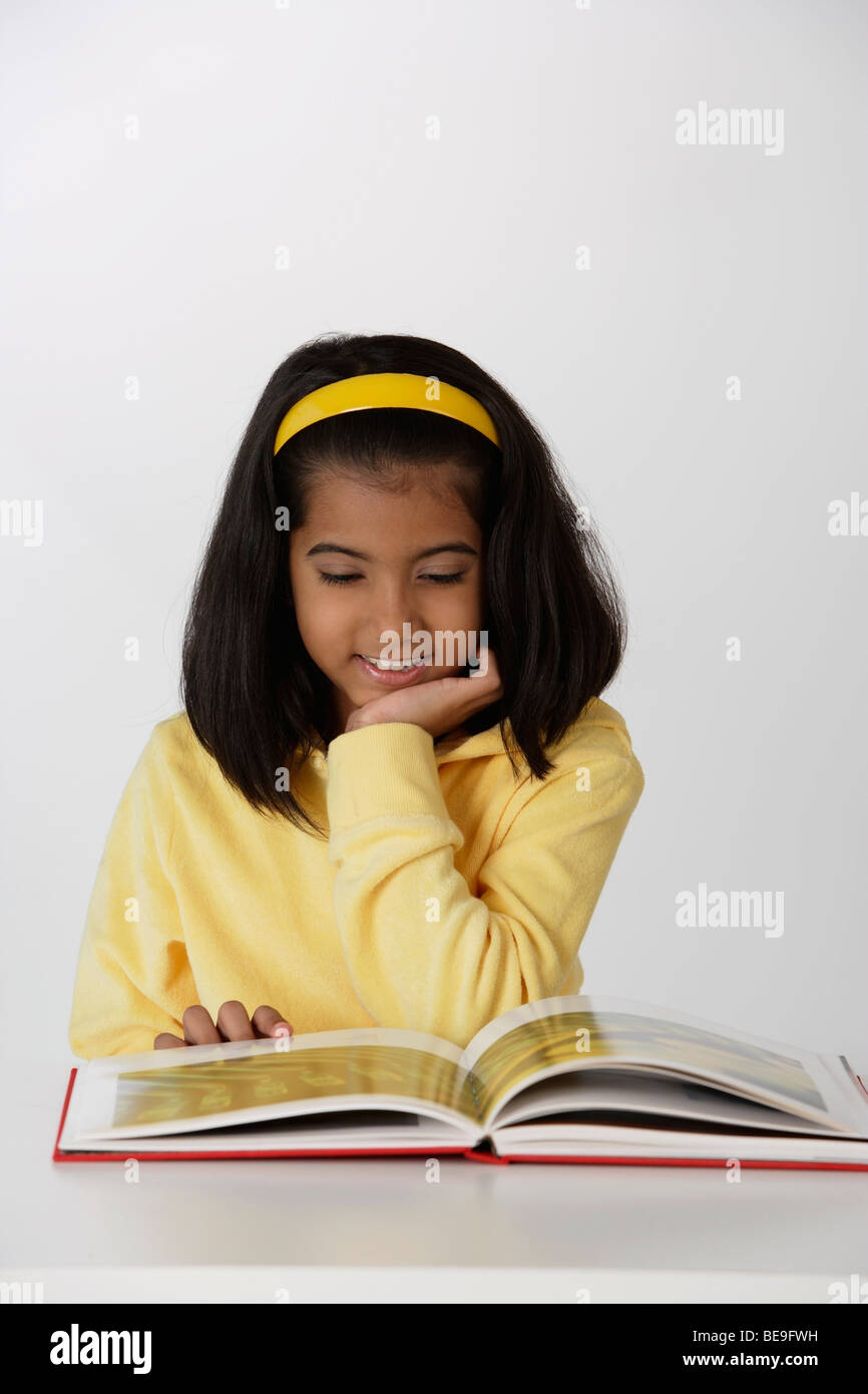 girl reading book Stock Photo - Alamy