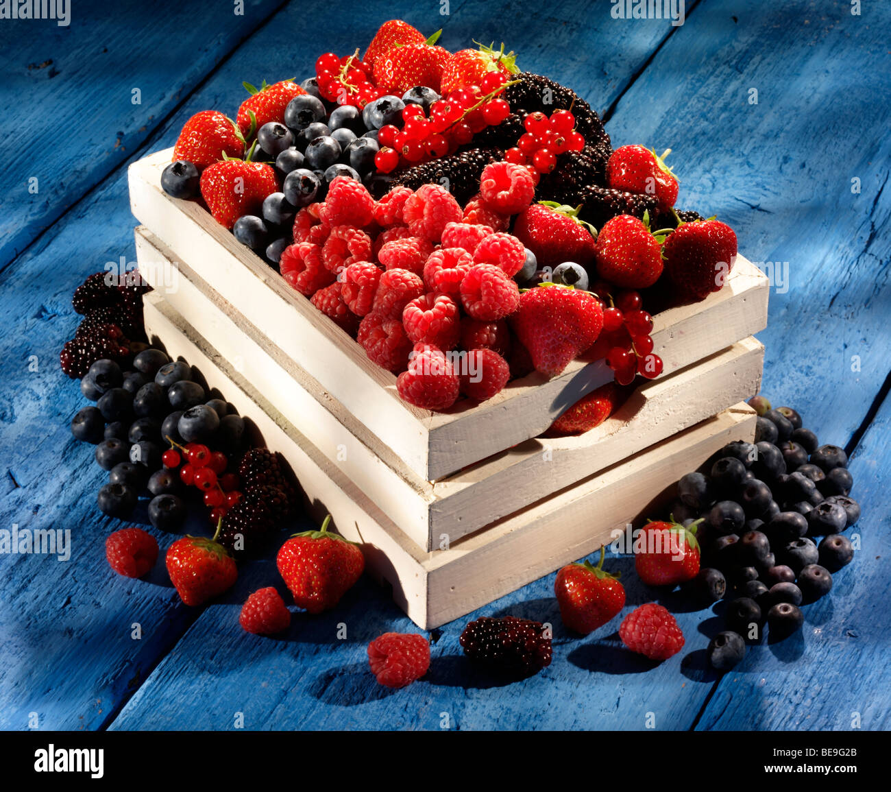 BOX OF SUMMER FRUIT Stock Photo - Alamy