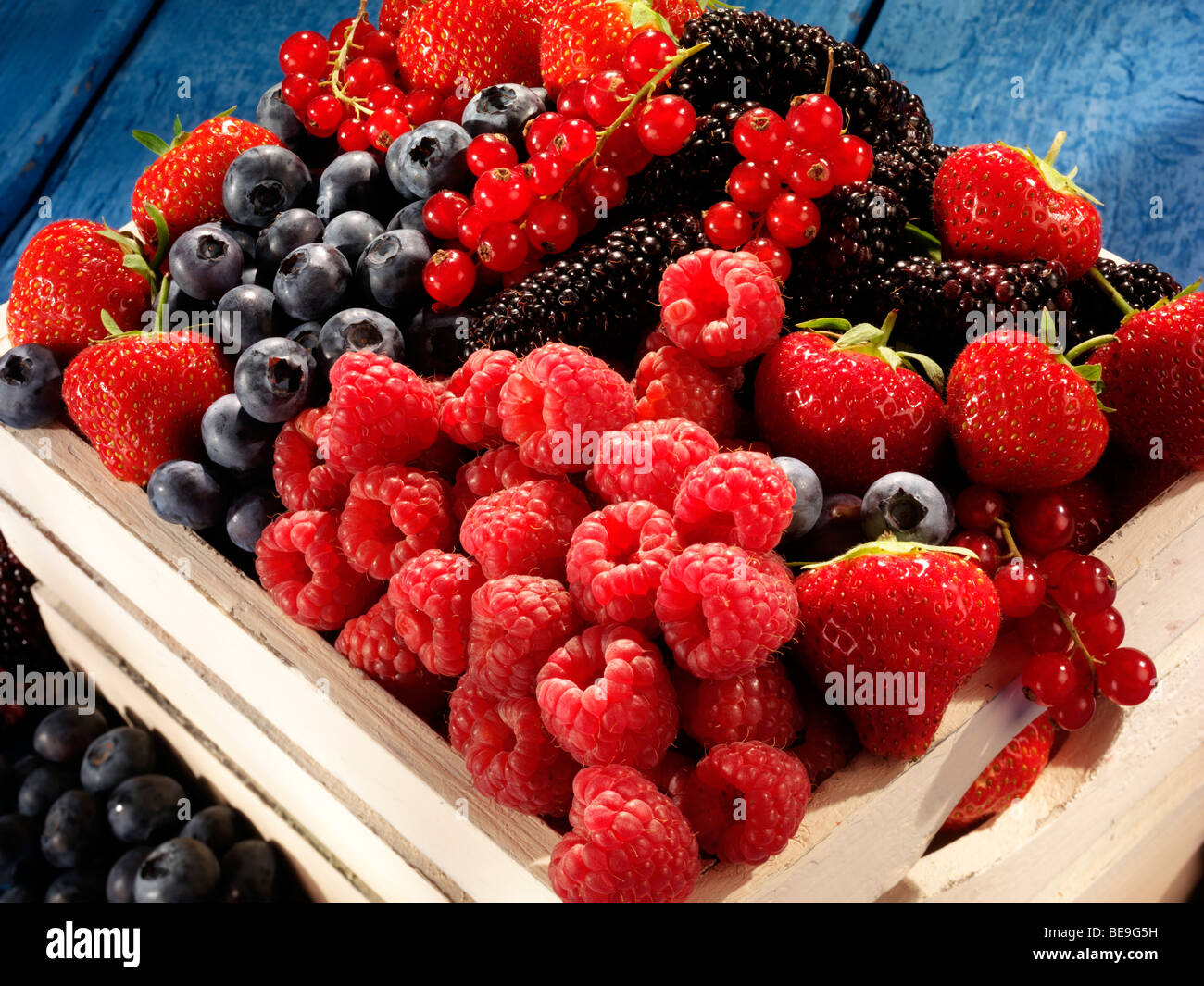 BOX OF SUMMER FRUIT Stock Photo - Alamy