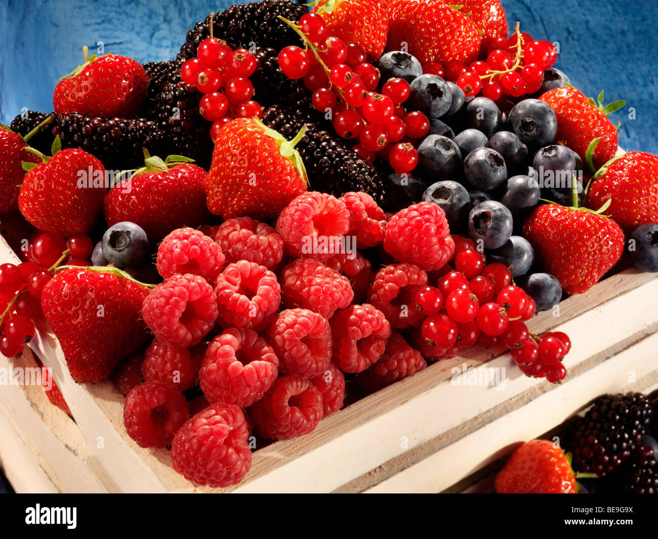 BOX OF SUMMER FRUIT Stock Photo - Alamy