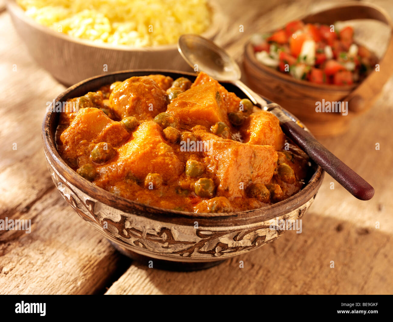INDIAN ALOO MATAR CURRY WITH POTATOES AND PEAS Stock Photo - Alamy