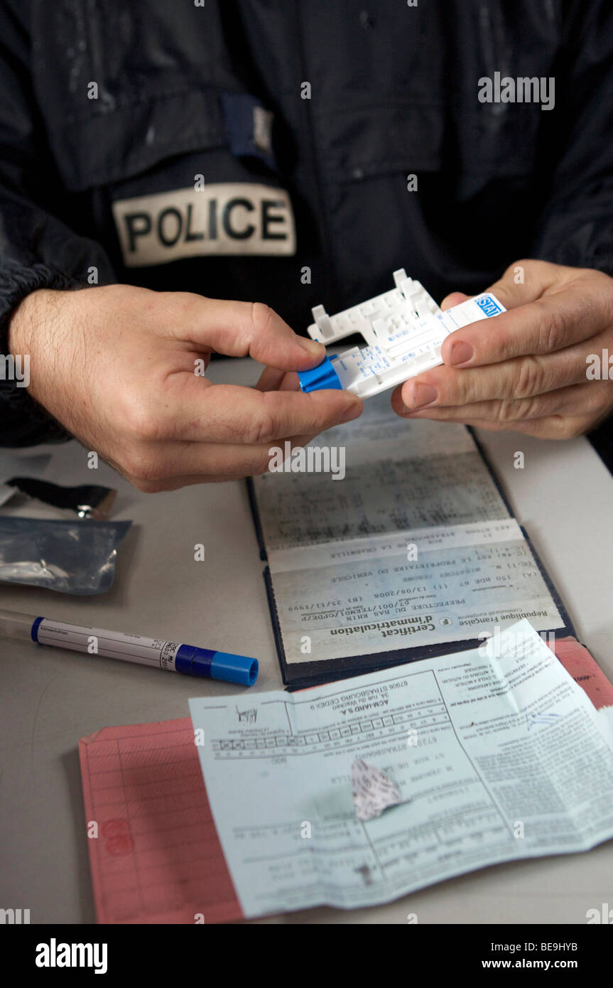 Police drug test hi-res stock photography and images - Alamy