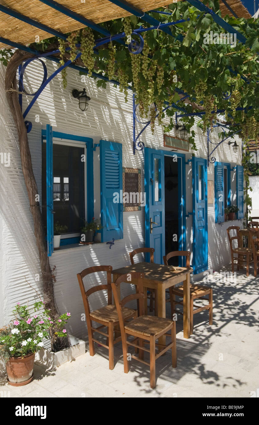 Shaded cafe hi-res stock photography and images - Alamy