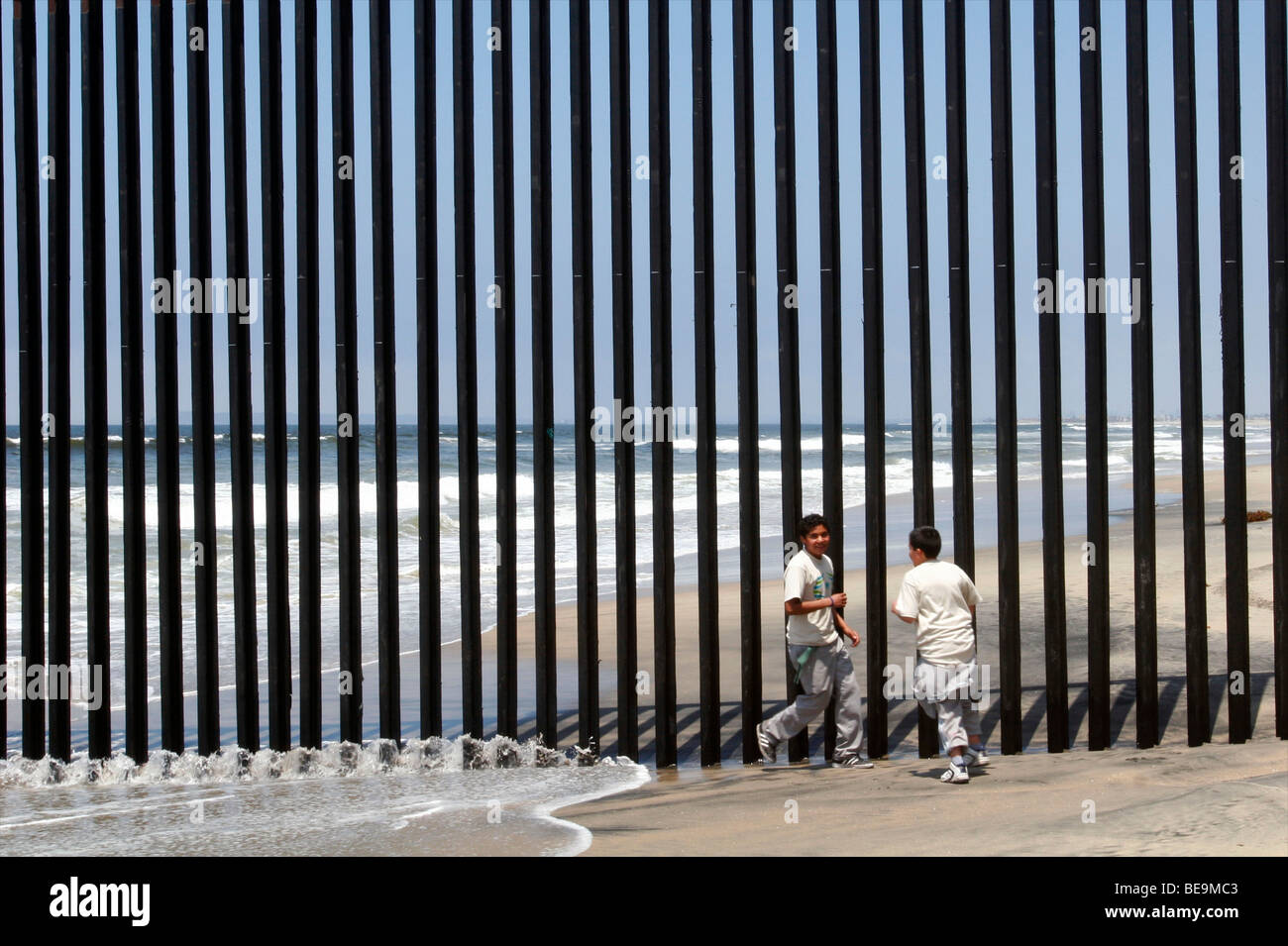 Baja-California (Mexico) : Tijuana, border between the USA and Mexico ...