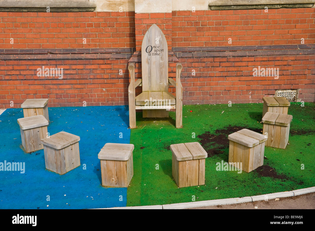 Corner seating hi-res stock photography and images - Alamy