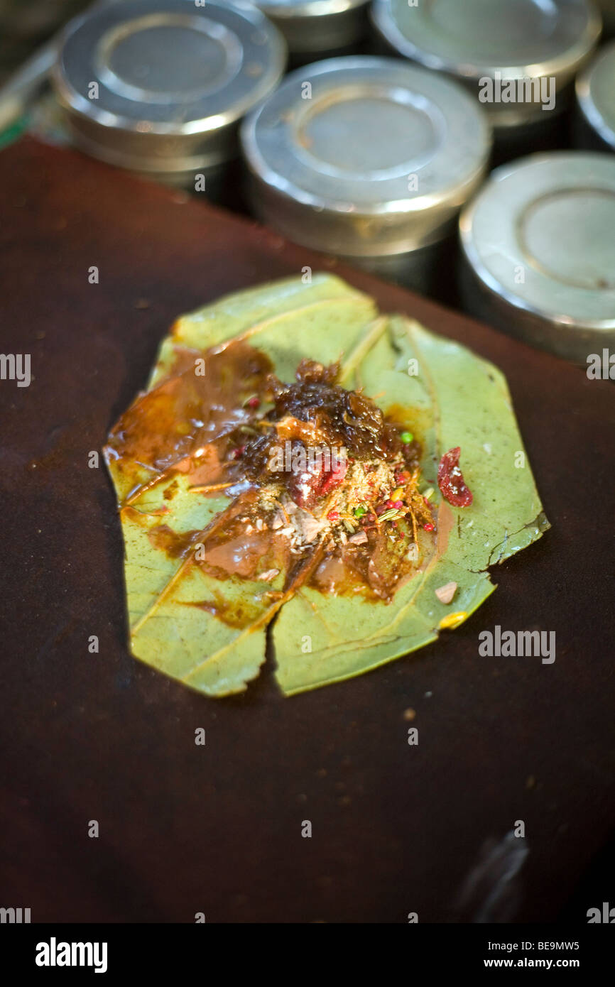 The paan shop hi-res stock photography and images - Alamy
