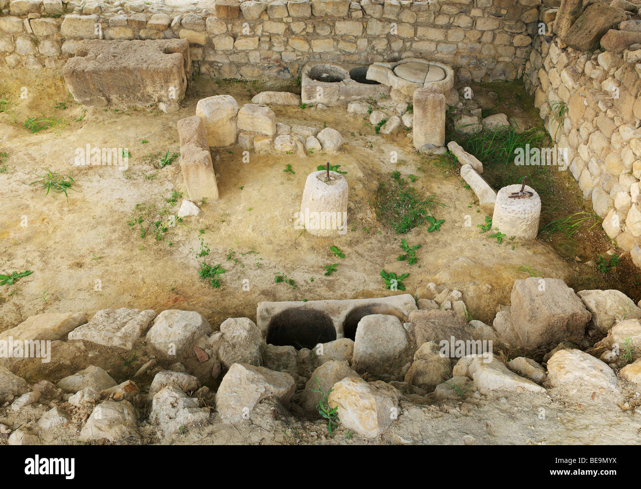 Ancient greek artifacts hi-res stock photography and images - Alamy