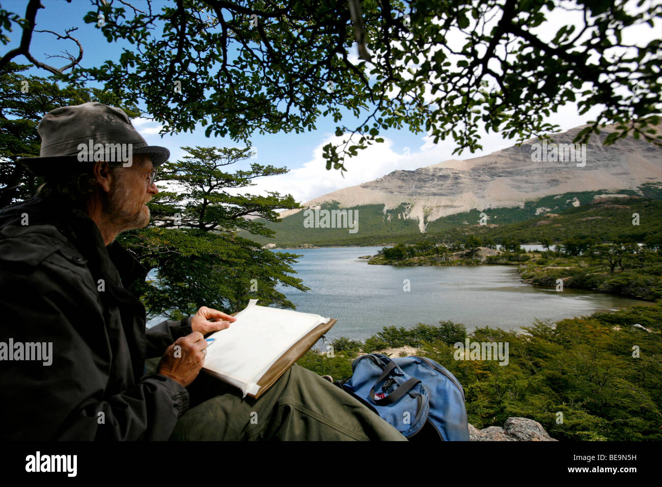 Patagonia (Argentina) : Artist drawing the mountains Stock Photo - Alamy
