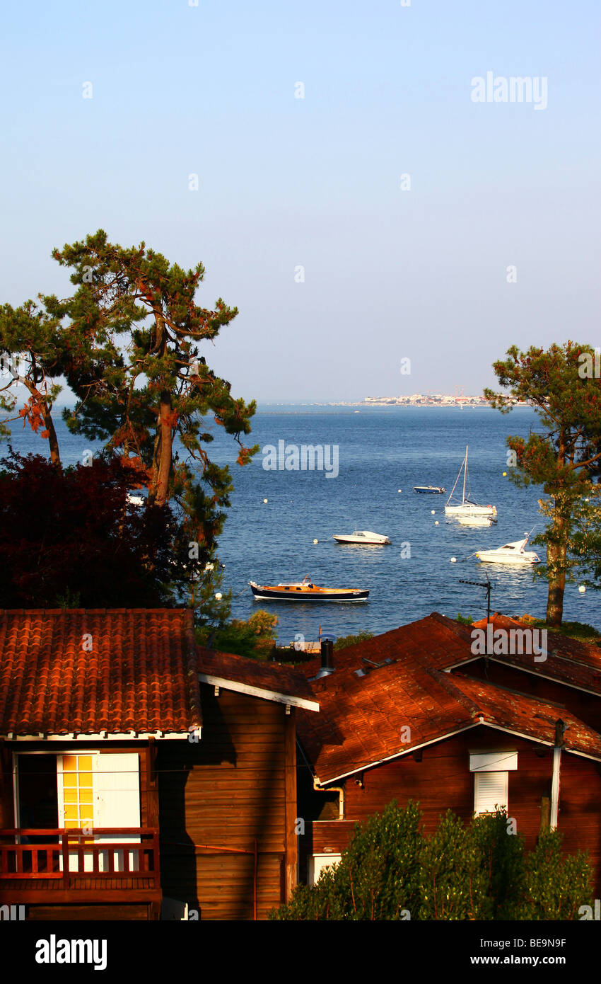Arcachon Bay (33) : Chalets facing the sea Stock Photo - Alamy