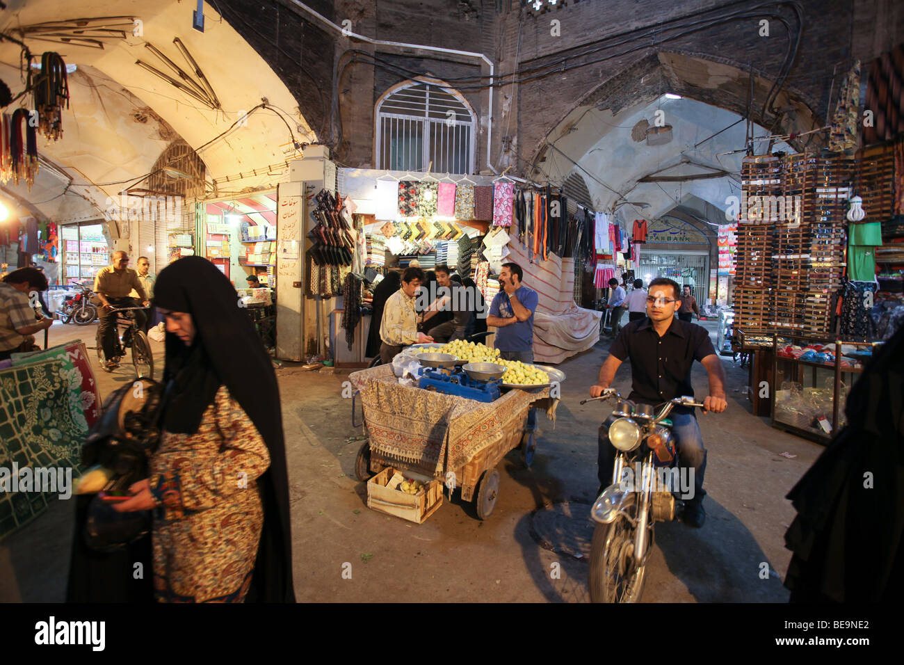 Iran, Isfahan (Ispahan or Hispahan): Bazaar Stock Photo - Alamy
