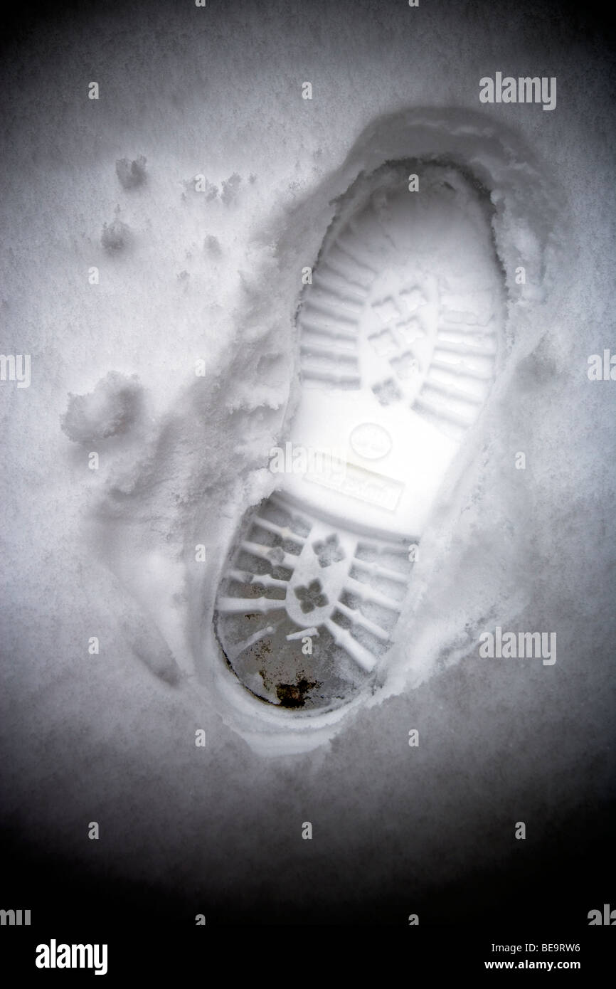 Boot print in snow hi-res stock photography and images - Alamy