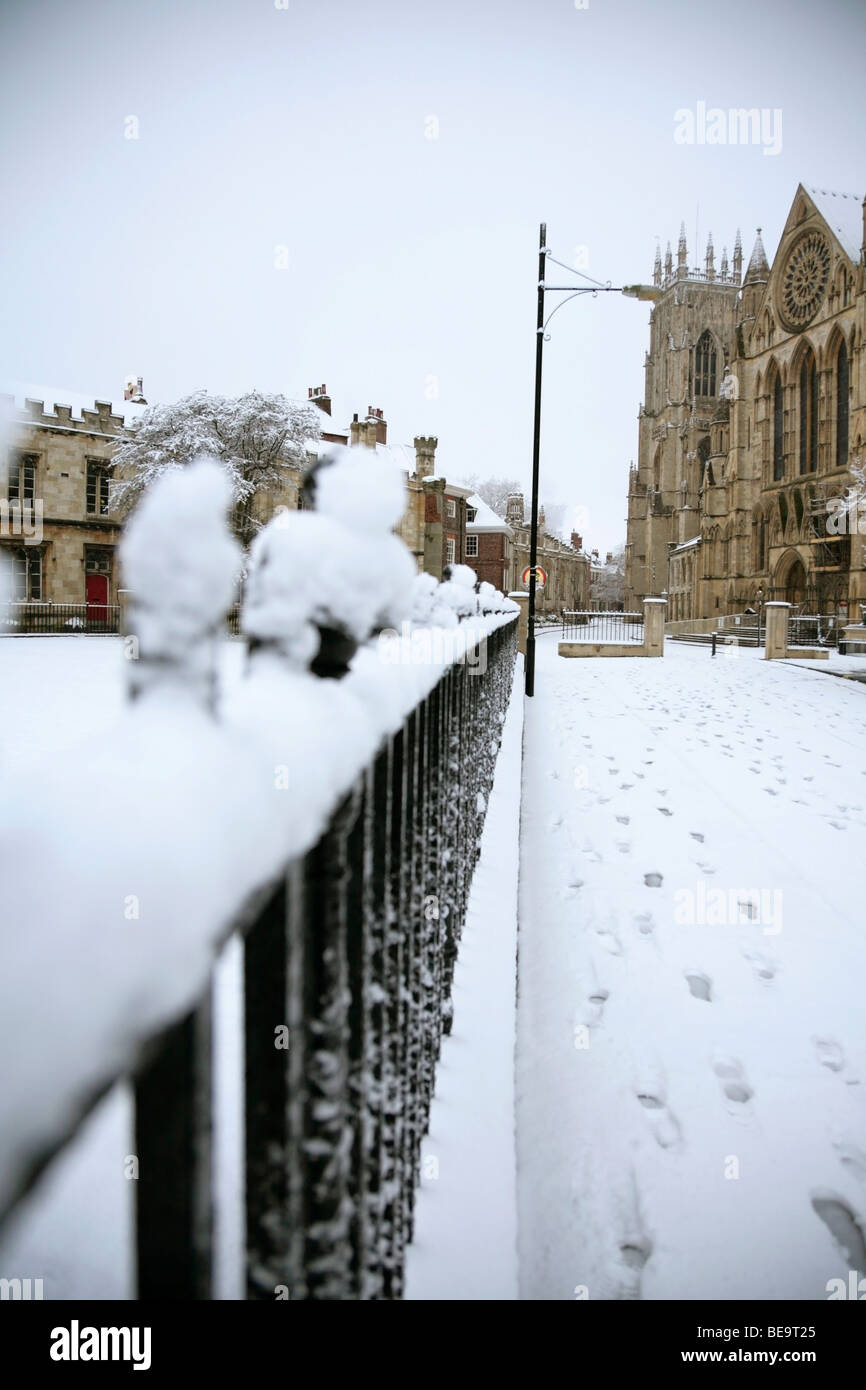 York minster snow hi-res stock photography and images - Alamy