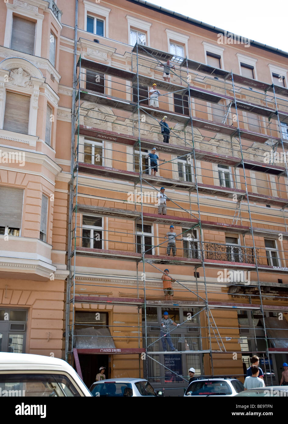 Builders Scaffold High Resolution Stock Photography and Images - Alamy