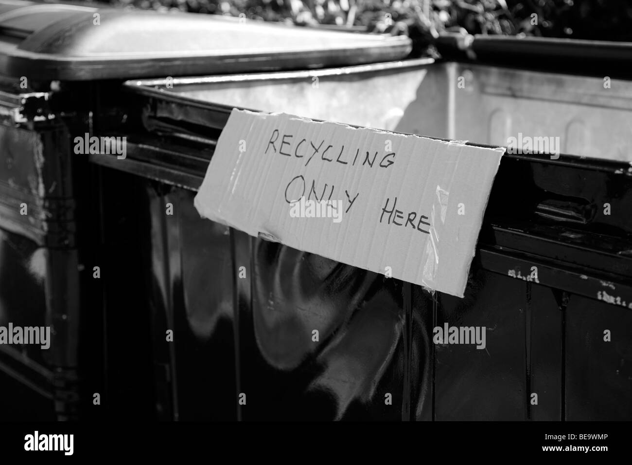 Hand made sign on a recycling bin Stock Photo - Alamy