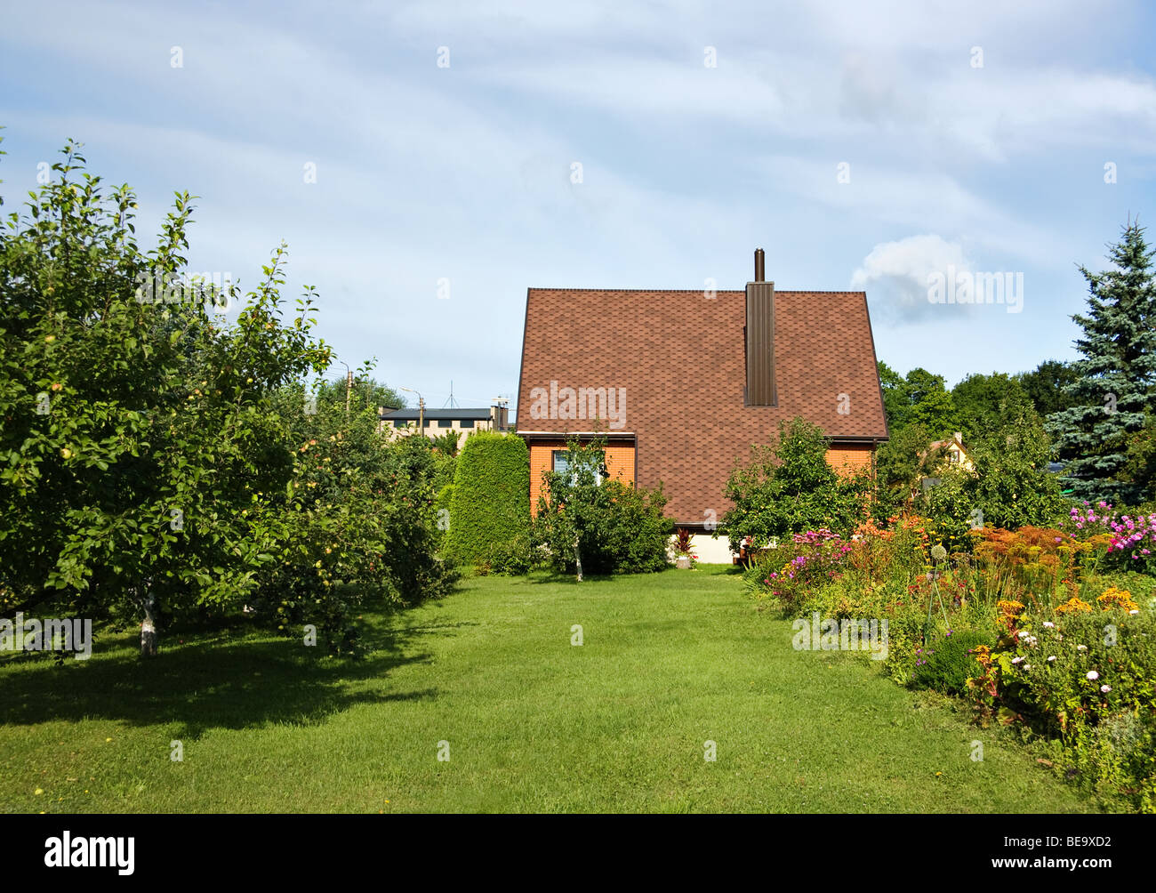 Small dormer bungalow hi-res stock photography and images - Alamy