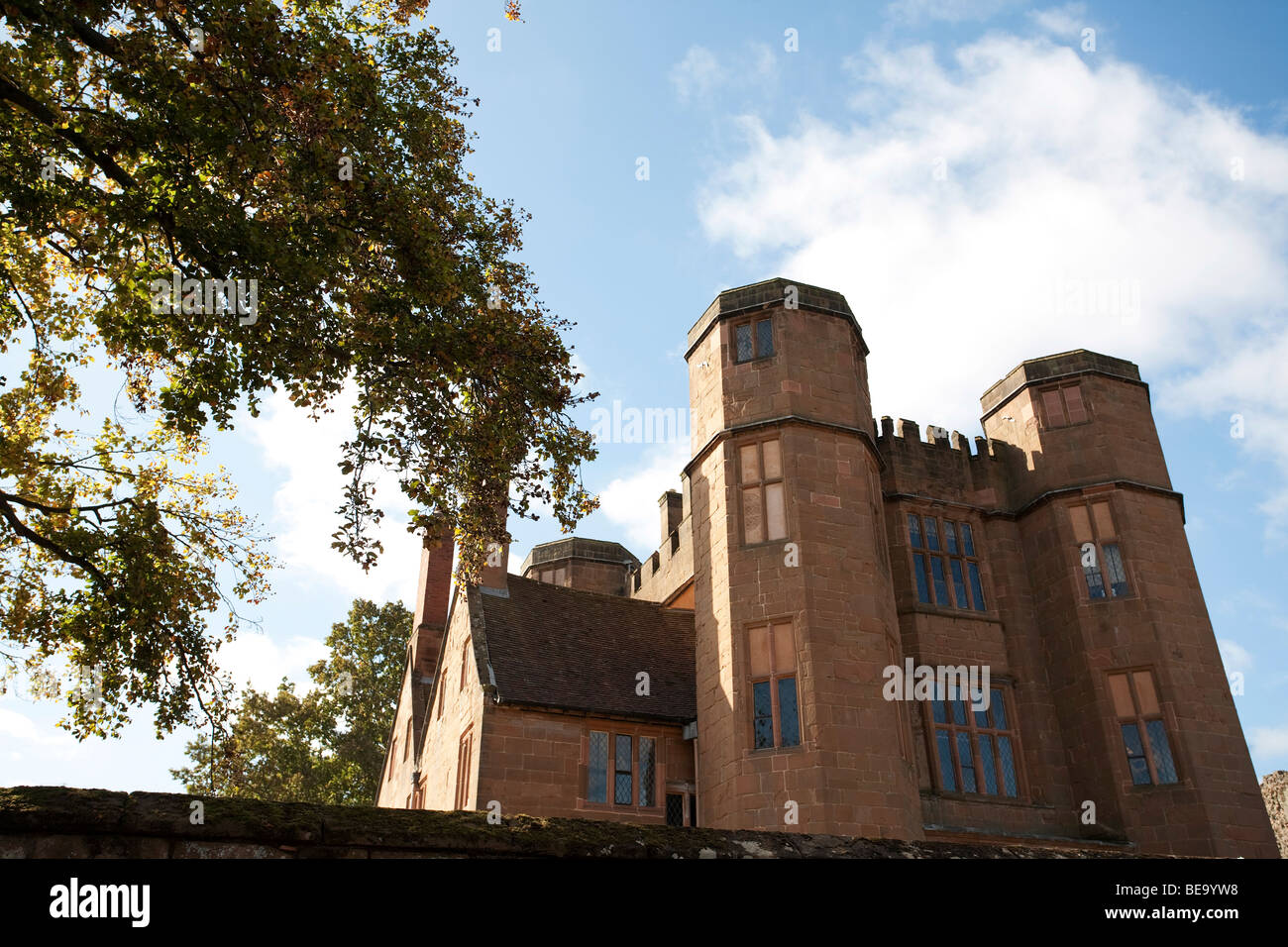 Kenilworth castle ruins hi-res stock photography and images - Alamy