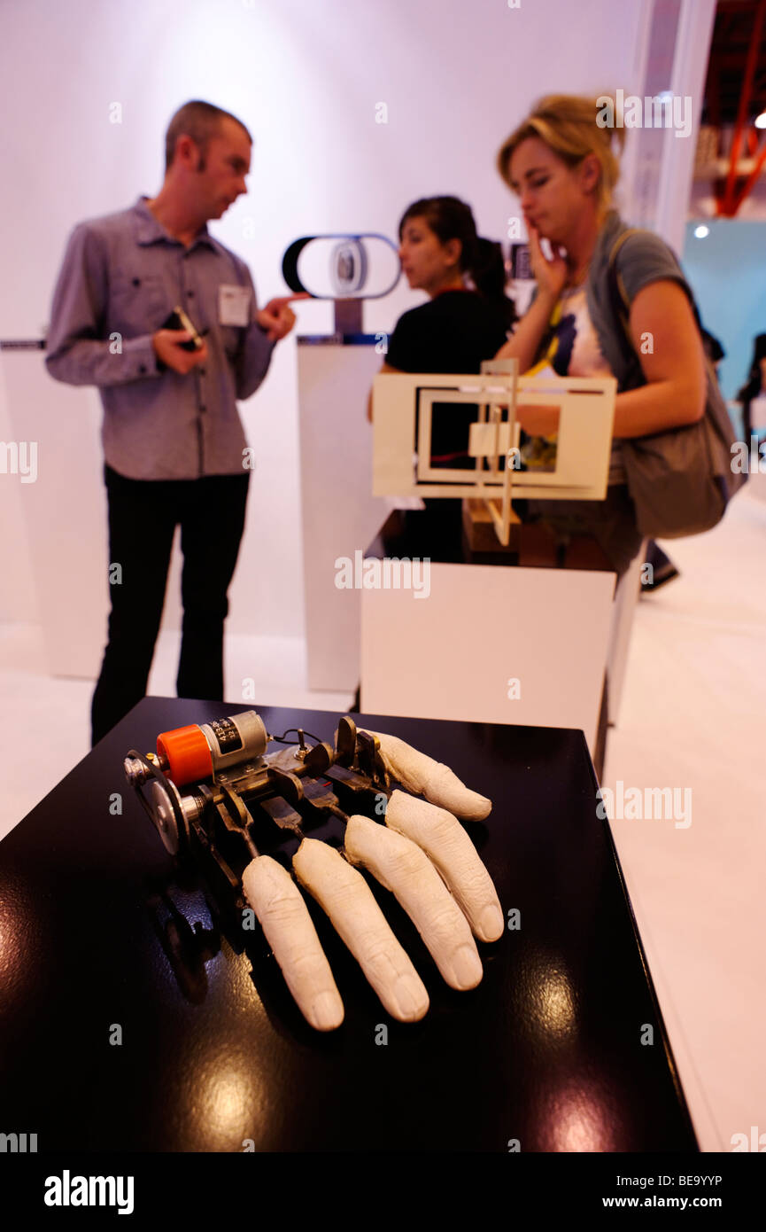 Laikingland crafted kinetic objects. Fingers by Nik Ramage. 100% Design ...