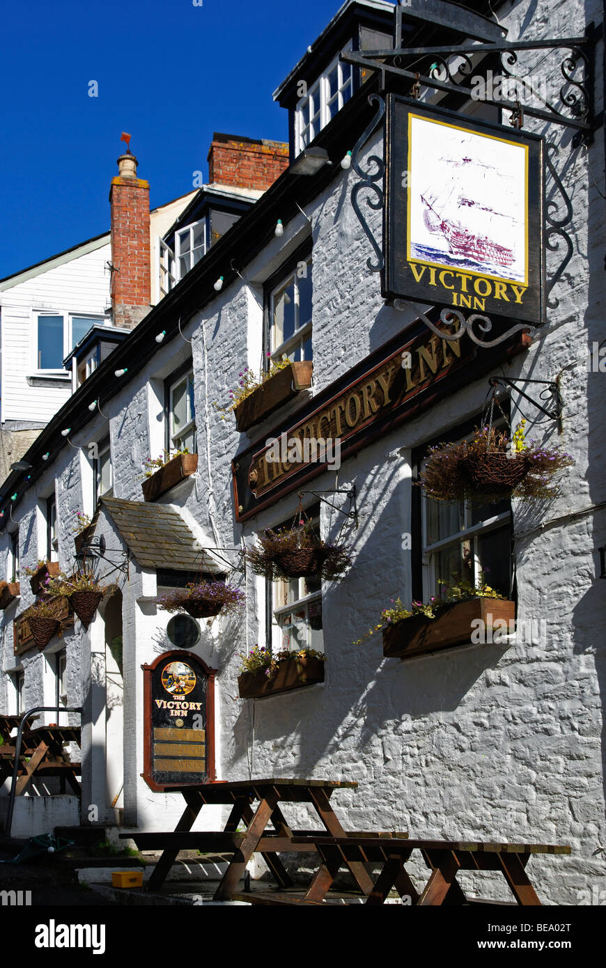 Historic old english inn hi-res stock photography and images - Alamy